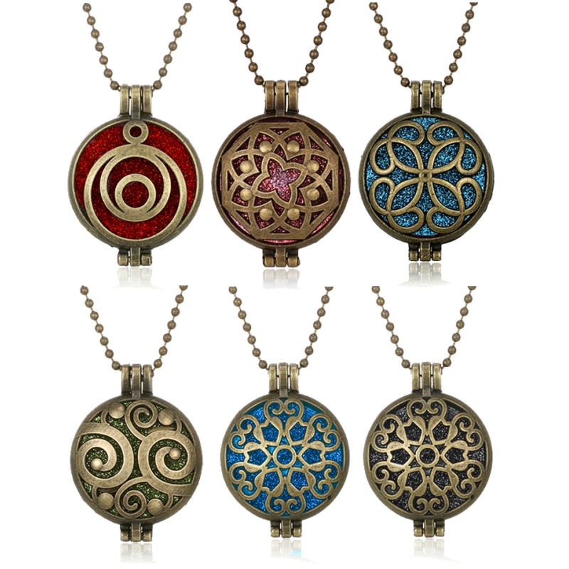 Aromatherapy necklace: medallion and stamp for essential oils